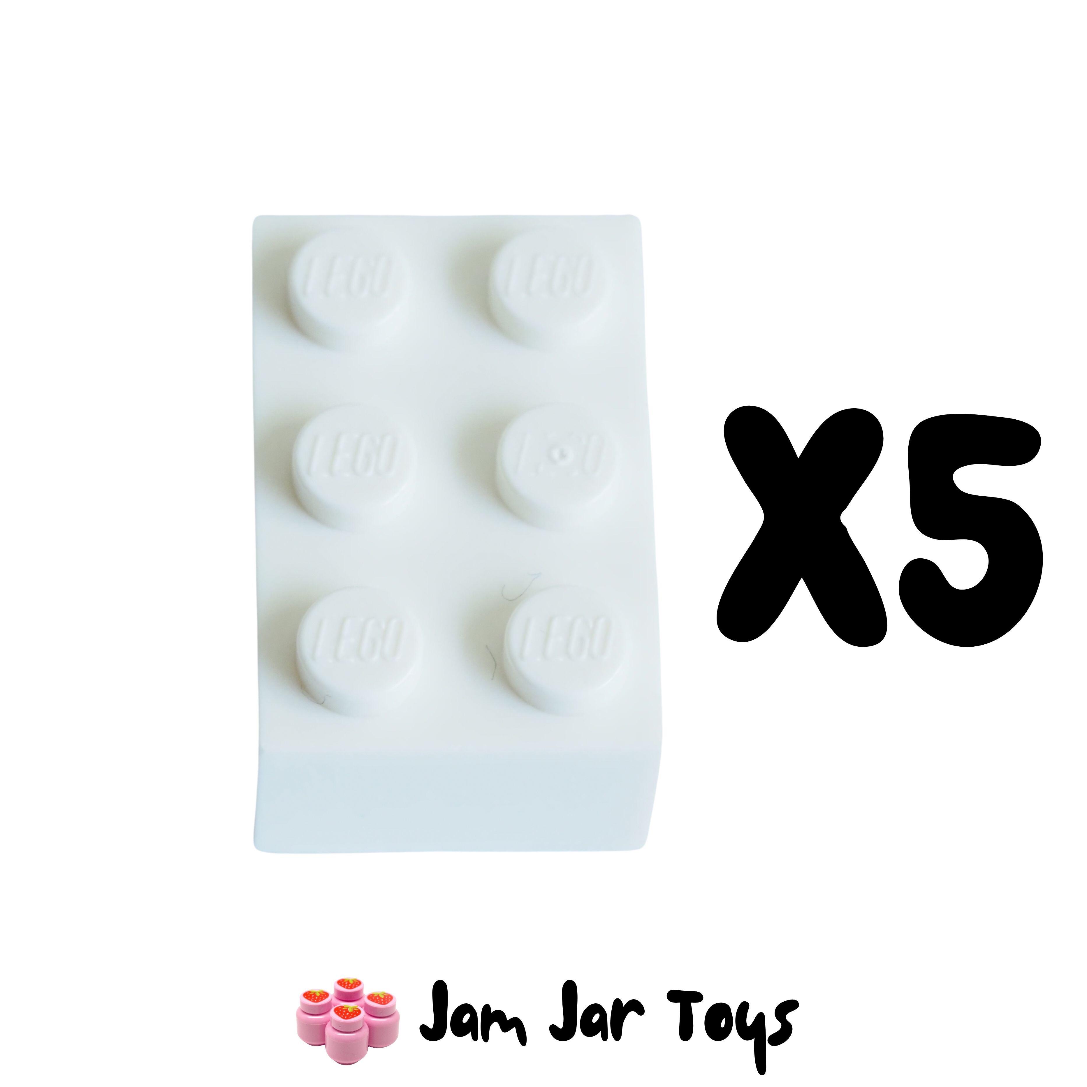 LEGO Five White Bricks 2 x 3. BK61