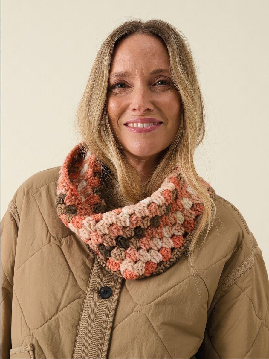 Cosy Crochet Infinity Cowl Pattern - Sirdar Hayfield Spirit Chunky 10864