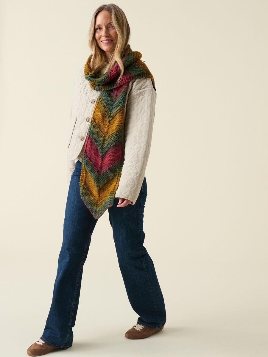 Chevron Scarf Knitting Pattern - Sirdar Hayfield Spirit Chunky 10865