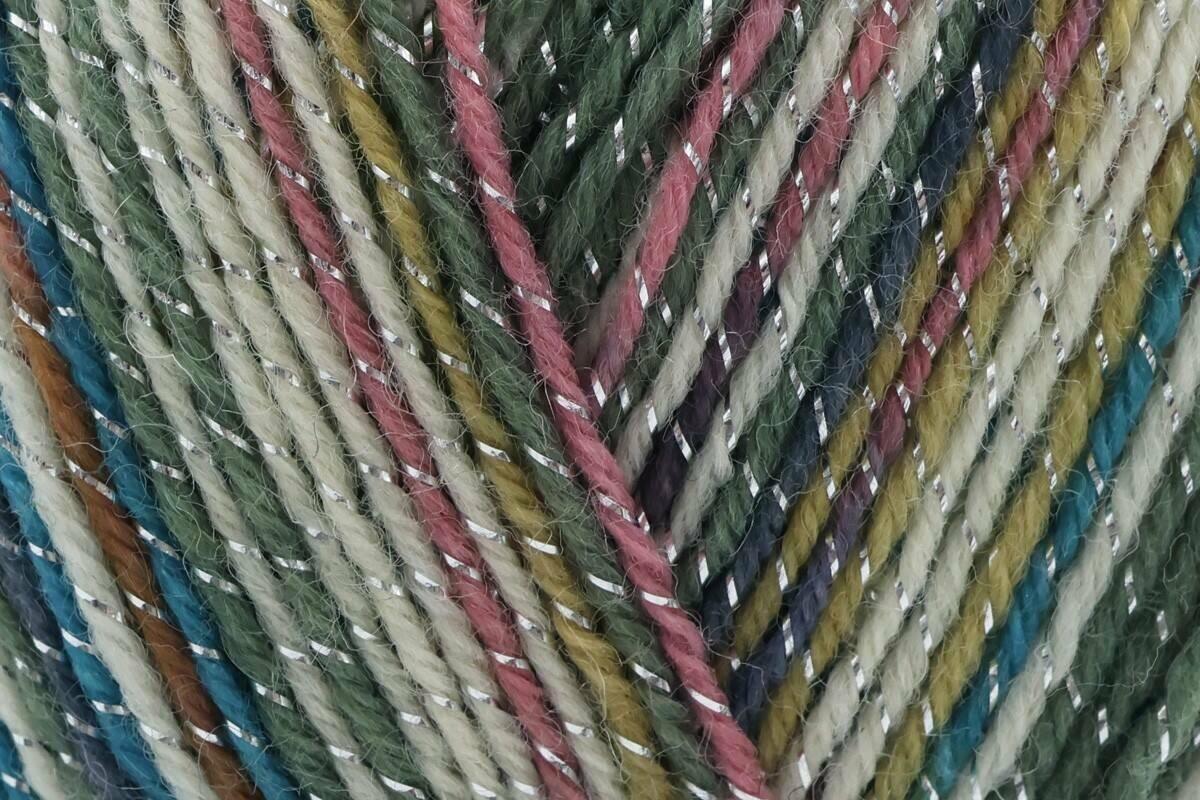 Le Letty Christmas Shawl kit- Stylecraft Head over Heels Festive Yarn ...