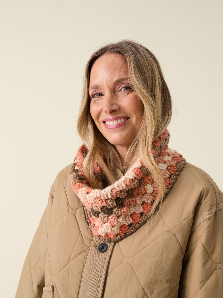 Cosy Crochet Infinity Cowl Pattern - Sirdar Hayfield Spirit Chunky 10864