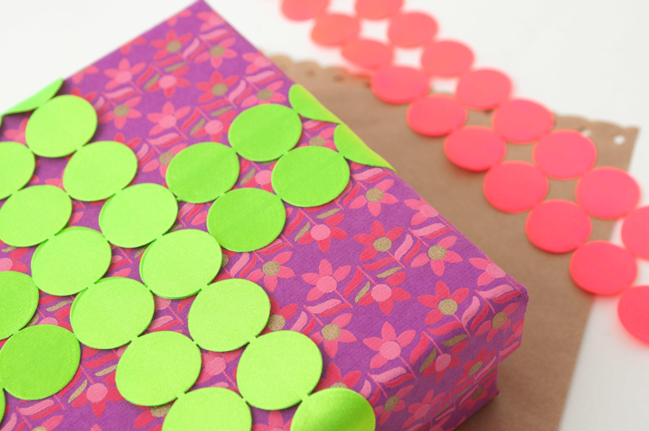 7000140 Circles Laser Embossed Ribbon