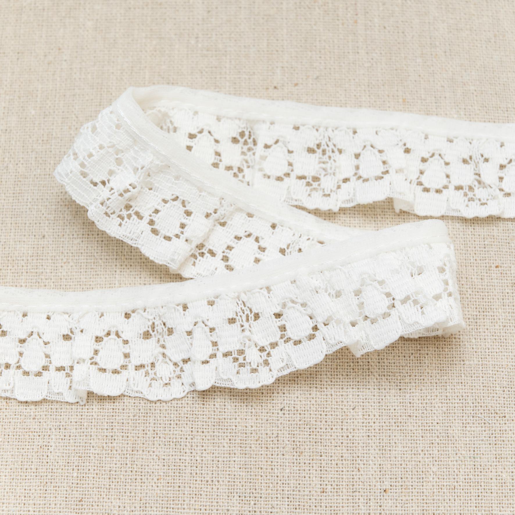 427F Nylon Frilled Lace 28mm x 33m