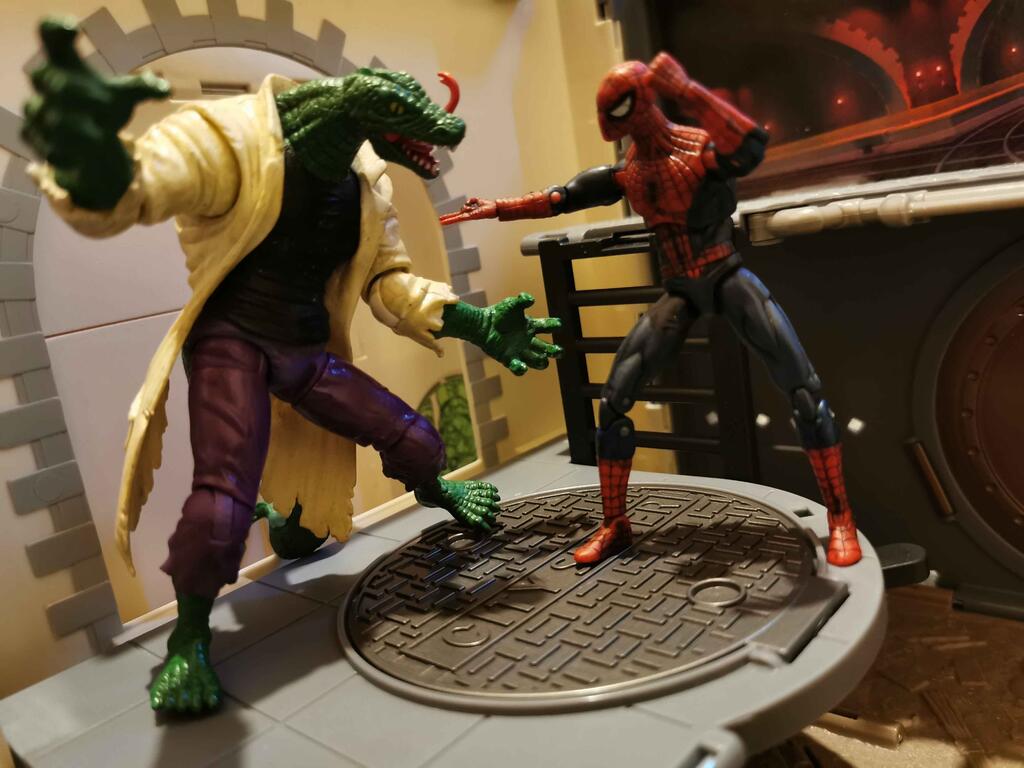 Spider-man vs The Lizard Sewer Battle Action Figures Marvel Universe 3.75