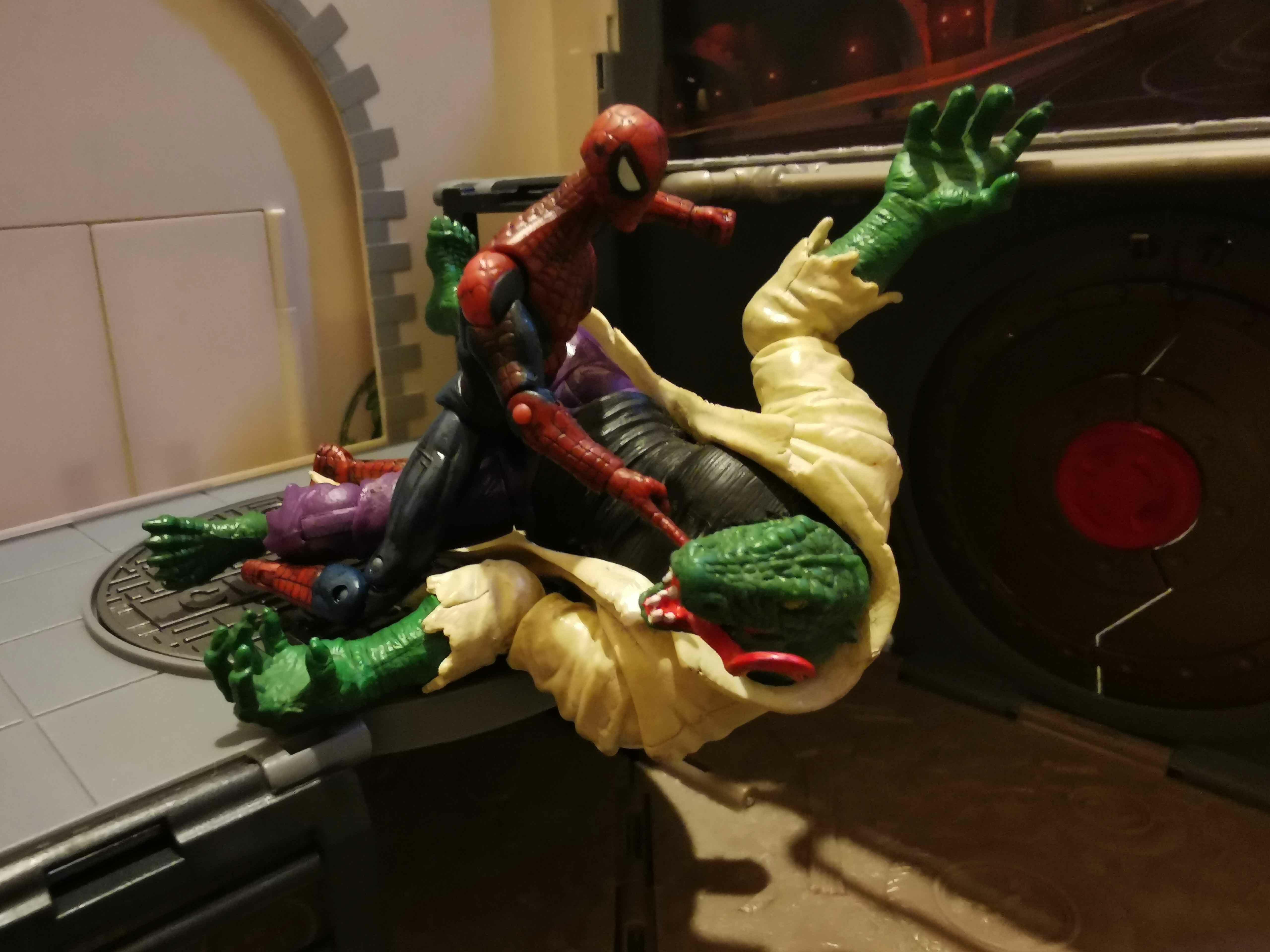 Spider-man vs The Lizard Sewer Battle Action Figures Marvel Universe 3.75