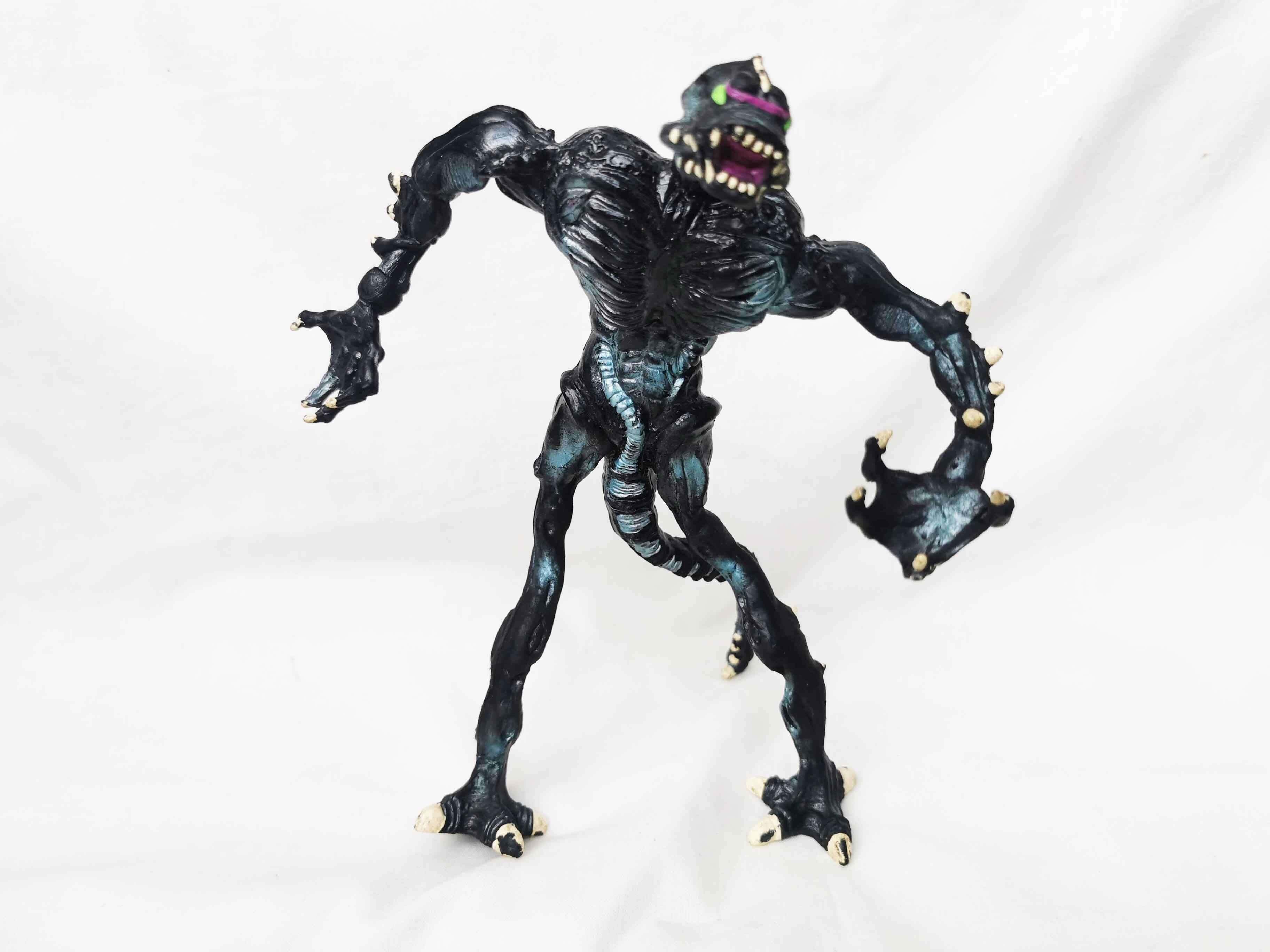 Alien Hunters Alien 9 Bendy Rubber Action Figure Trendmasters