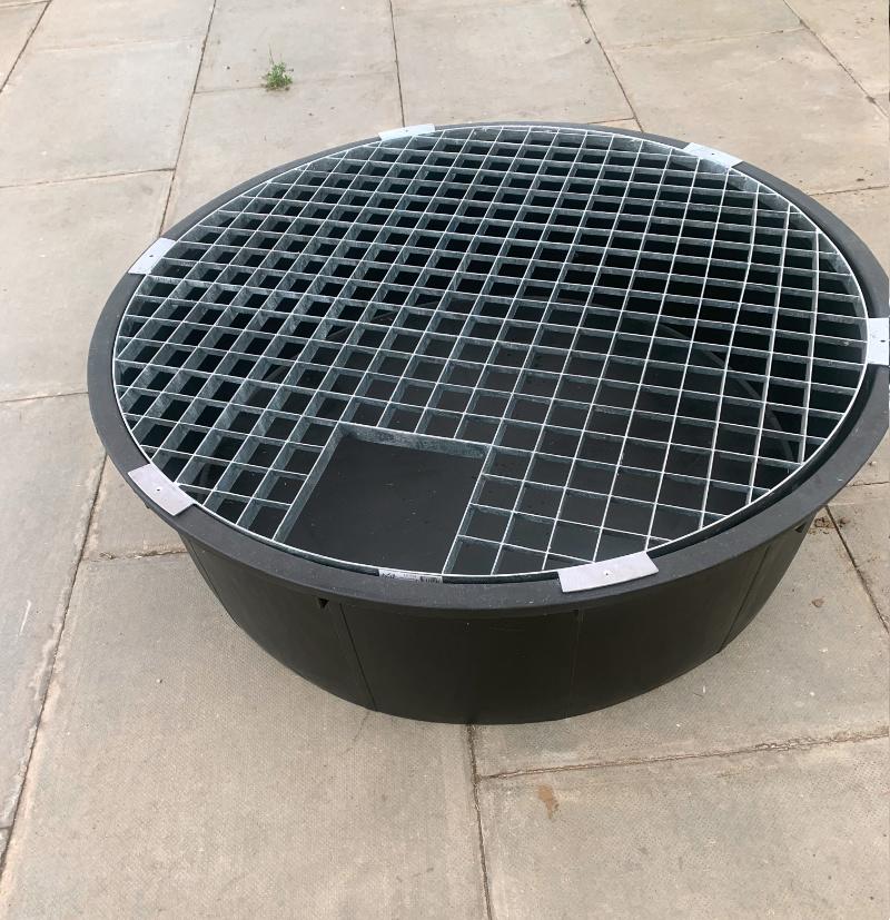Round Water Feature Reservoir with 112cm Galvanised Grid