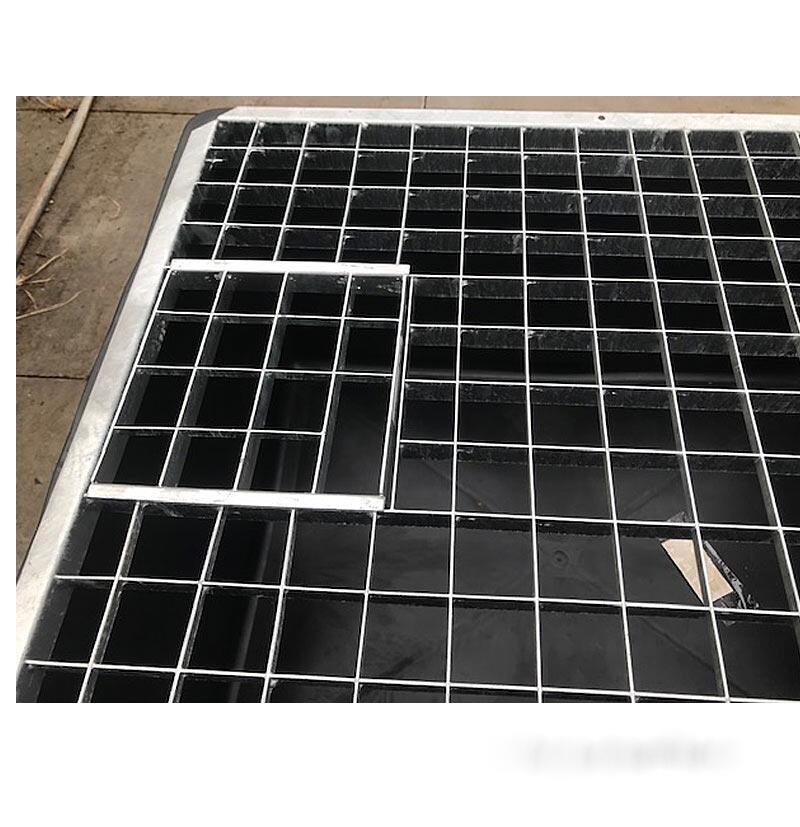 Rectangular Galvanised Steel Grid 73cm x 58cm including Pump access cover