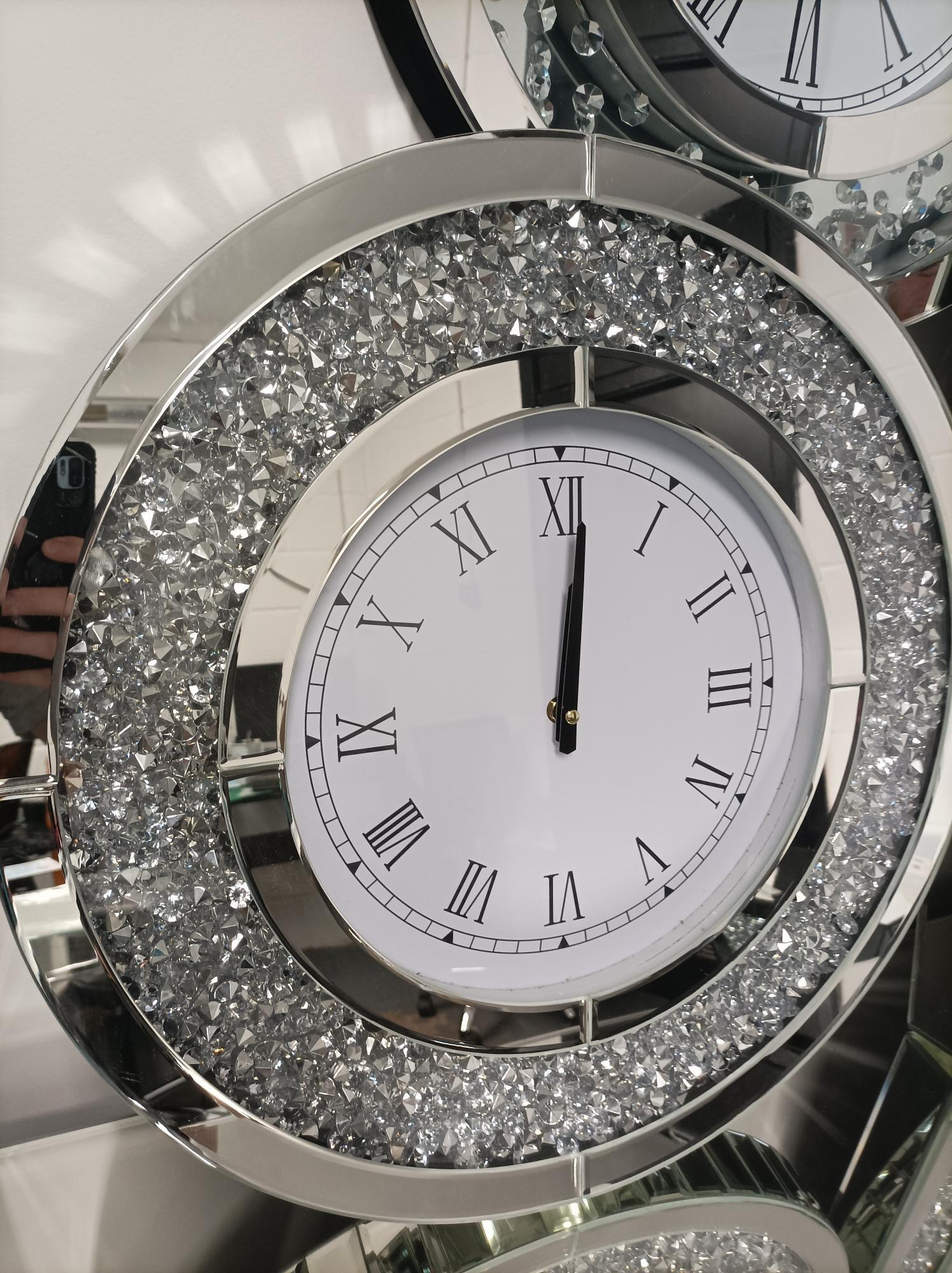Crushed diamond Mirrored round clock