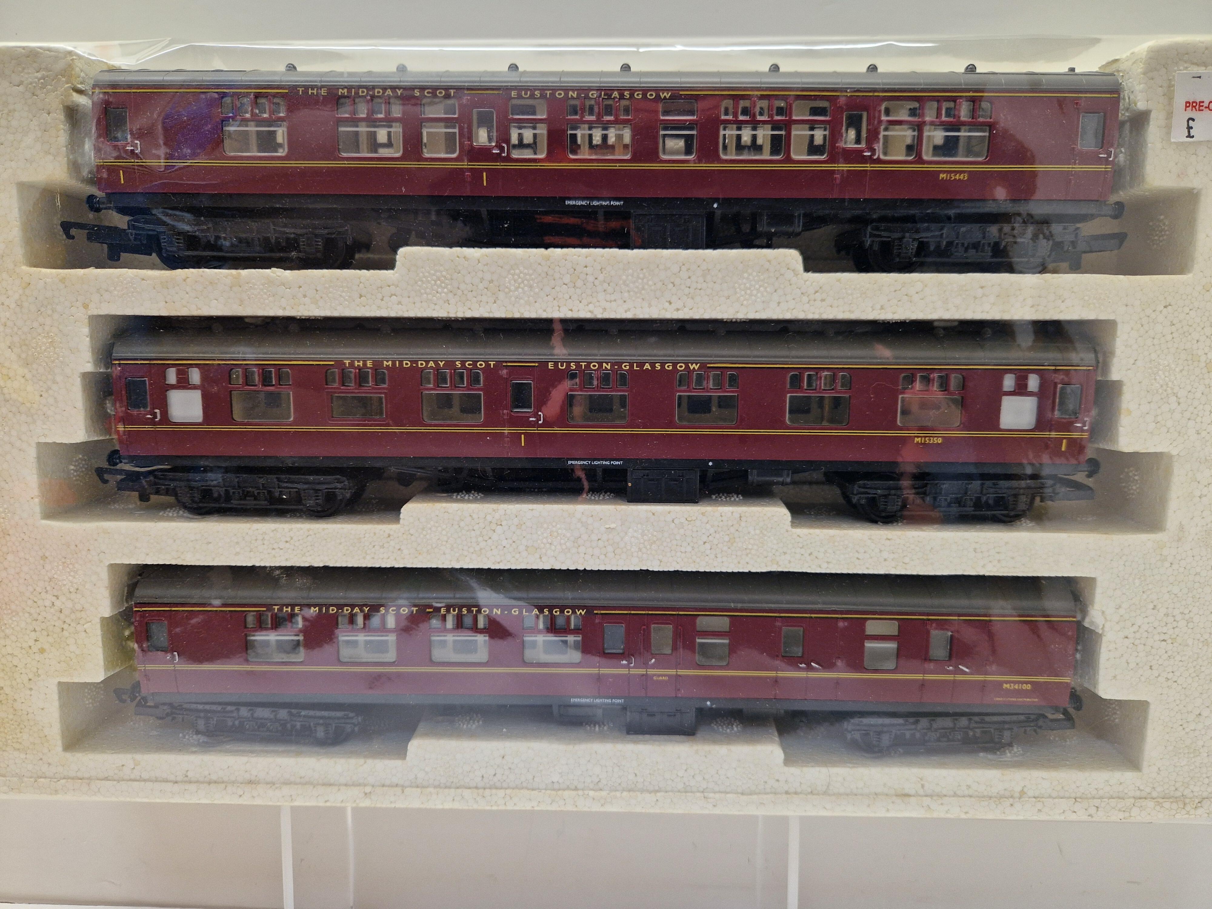 Hornby R2078 The Mid-day Scot Train pack with 3 extra coaches