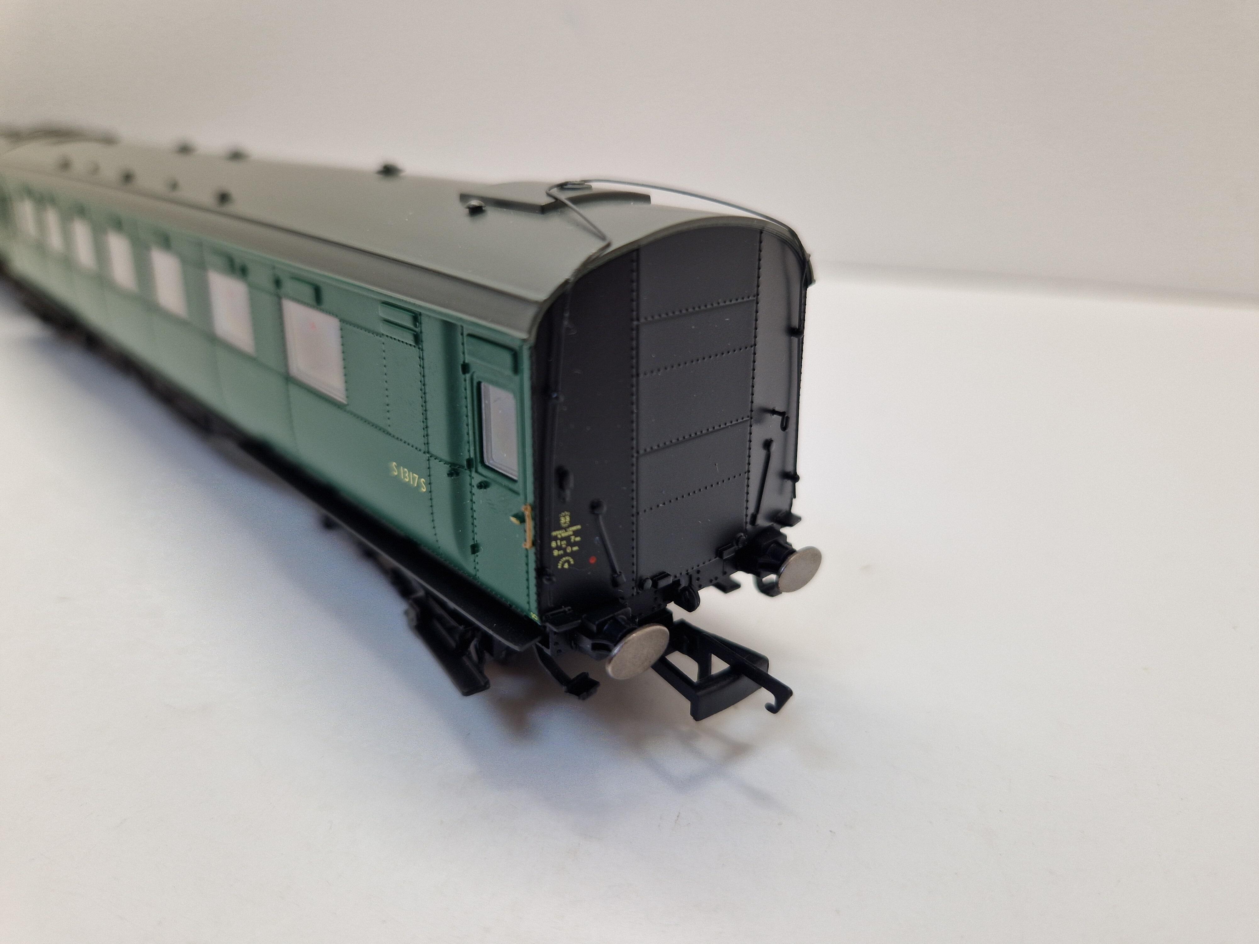 Hornby R4534 BR Pull-Push Maunsell Coach Pack