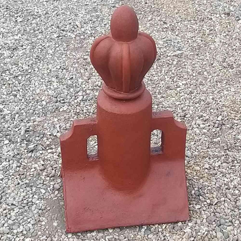 Double arch coronation crest finial