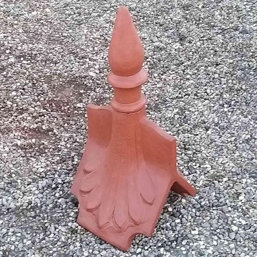 Column spike ridge finial