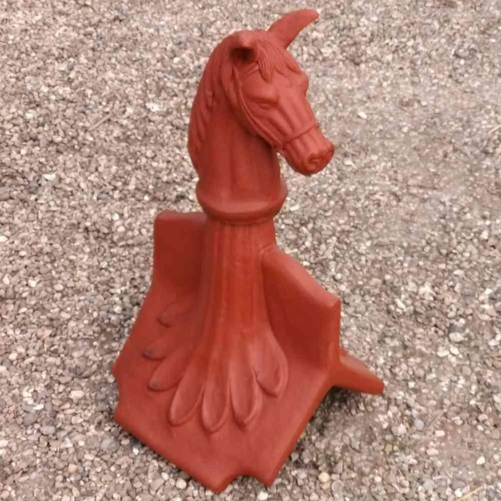Column horse head roof finial