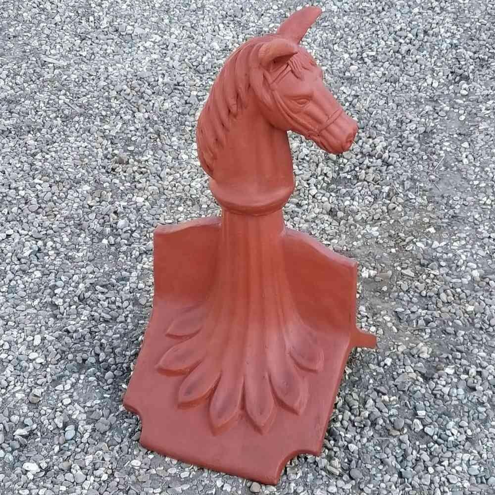 Column horse roof finial