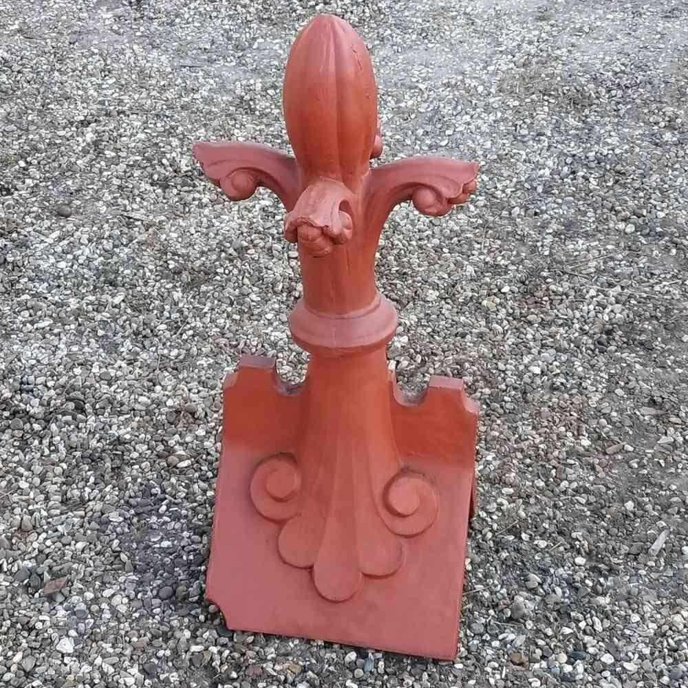 Castle scrolled ornate fleur de lys finial