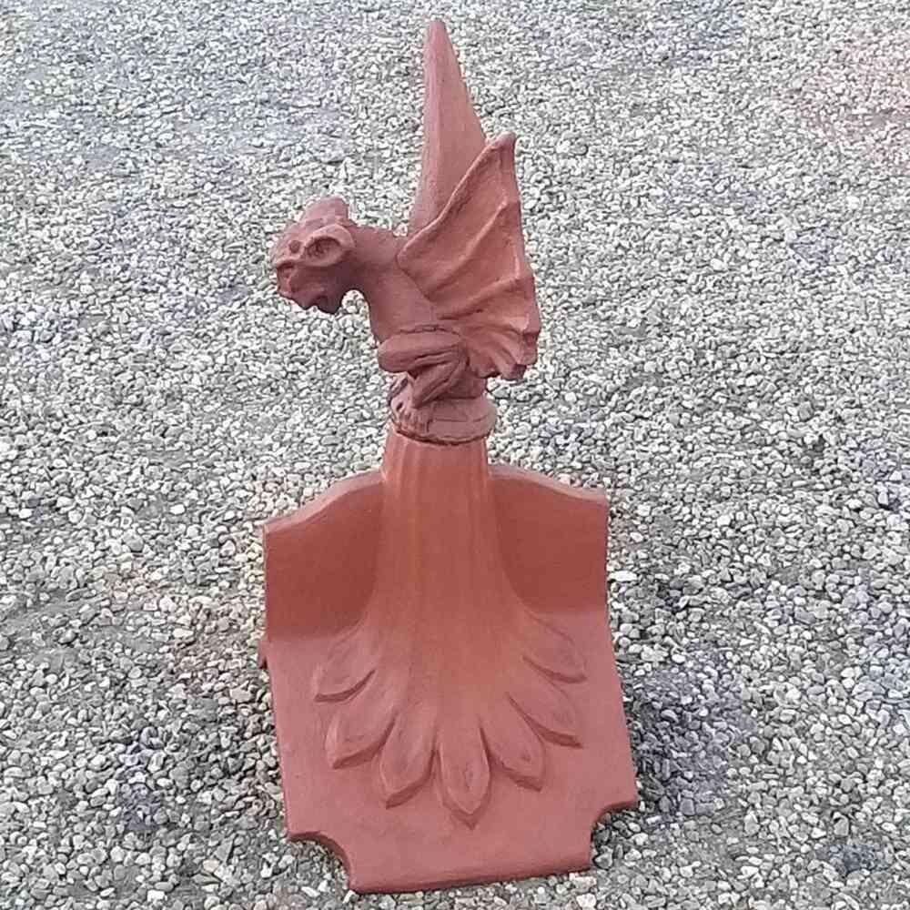 Column winged gargoyle finial