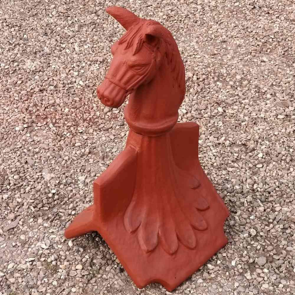 Column horse head roof finial