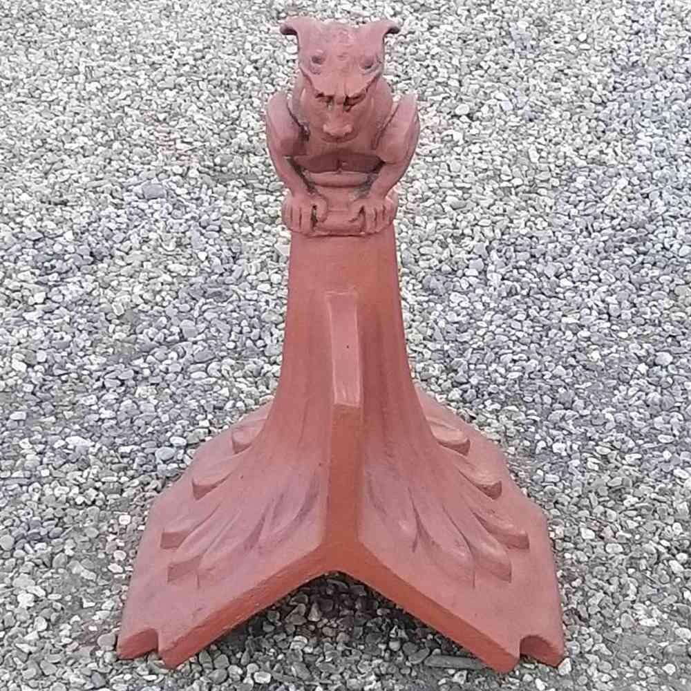 Column horned gargoyle finial