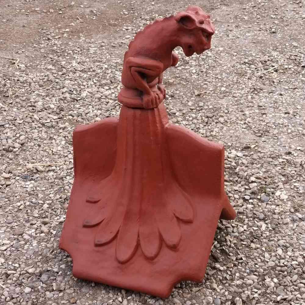 Column horned gargoyle roof finial