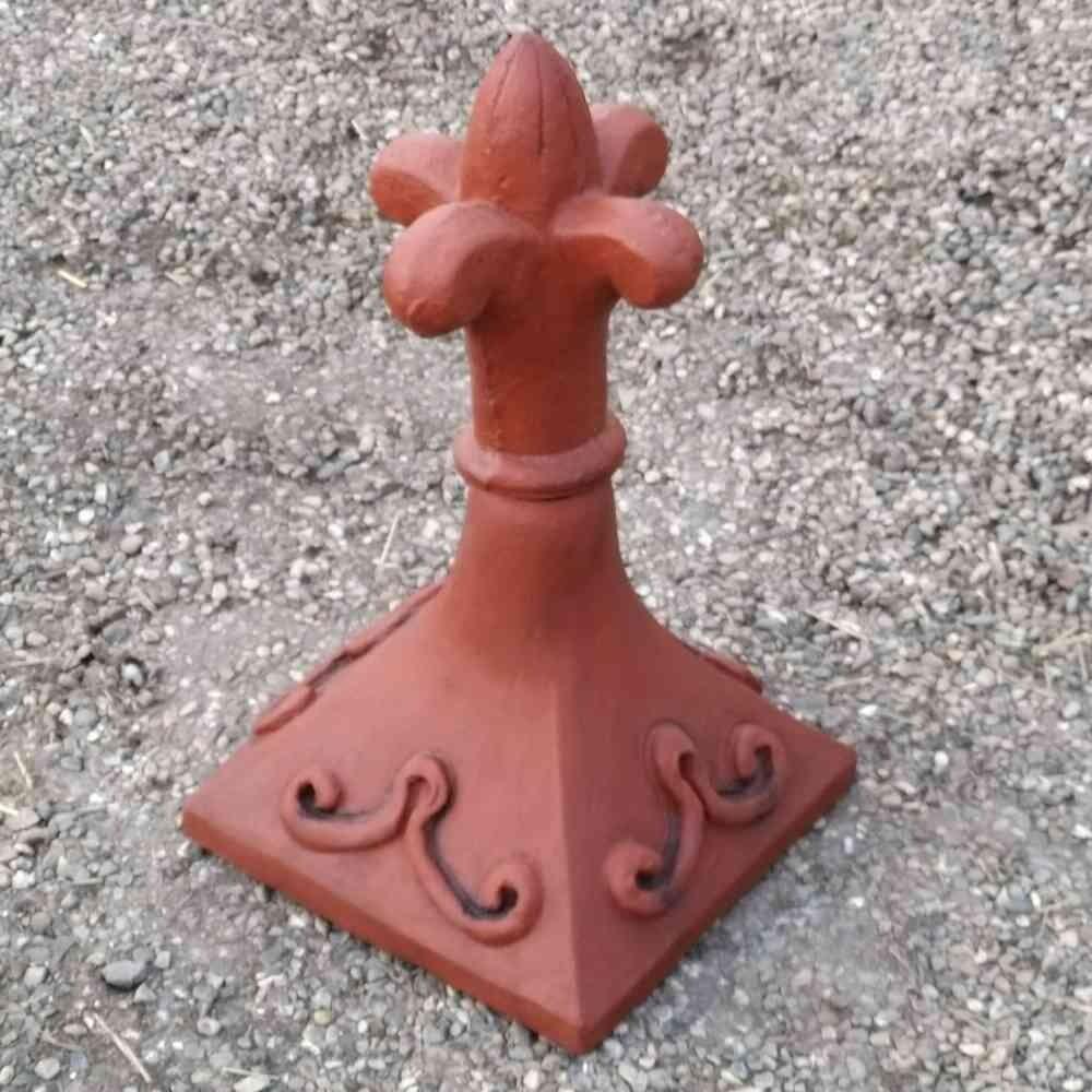 Old fleur square spire finial
