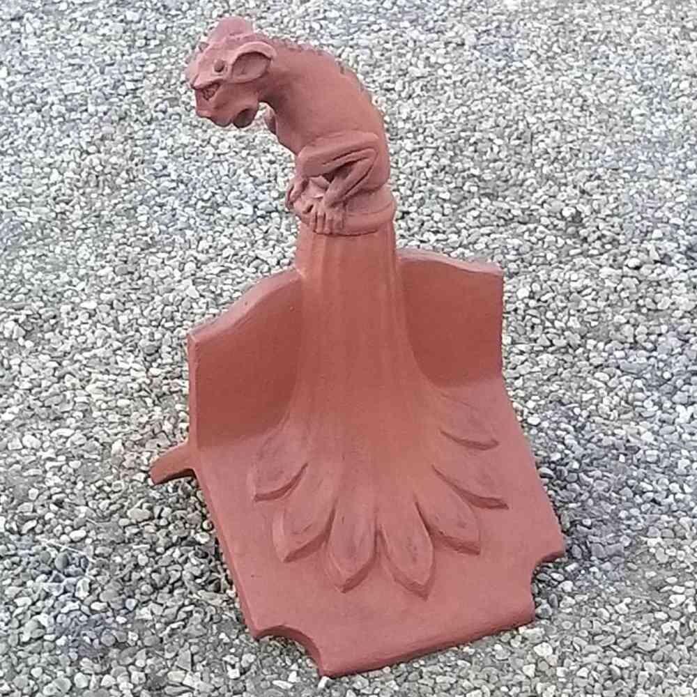 Column horned gargoyle finial