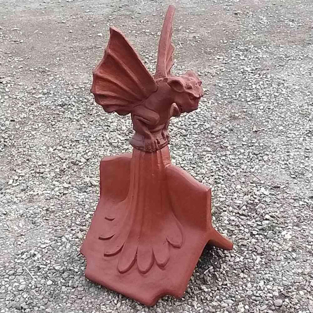 Column winged gargoyle roof finial