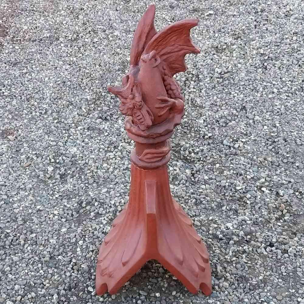 Column sabre dragon ridge finial