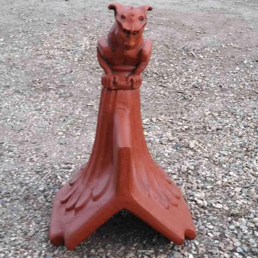 Column horned gargoyle roof finial