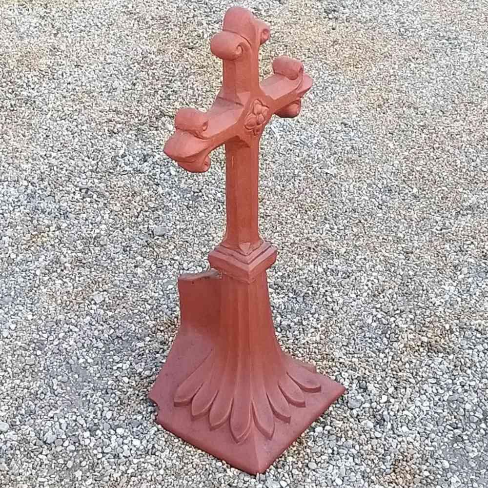 Angled block end tudor cross ridge finial