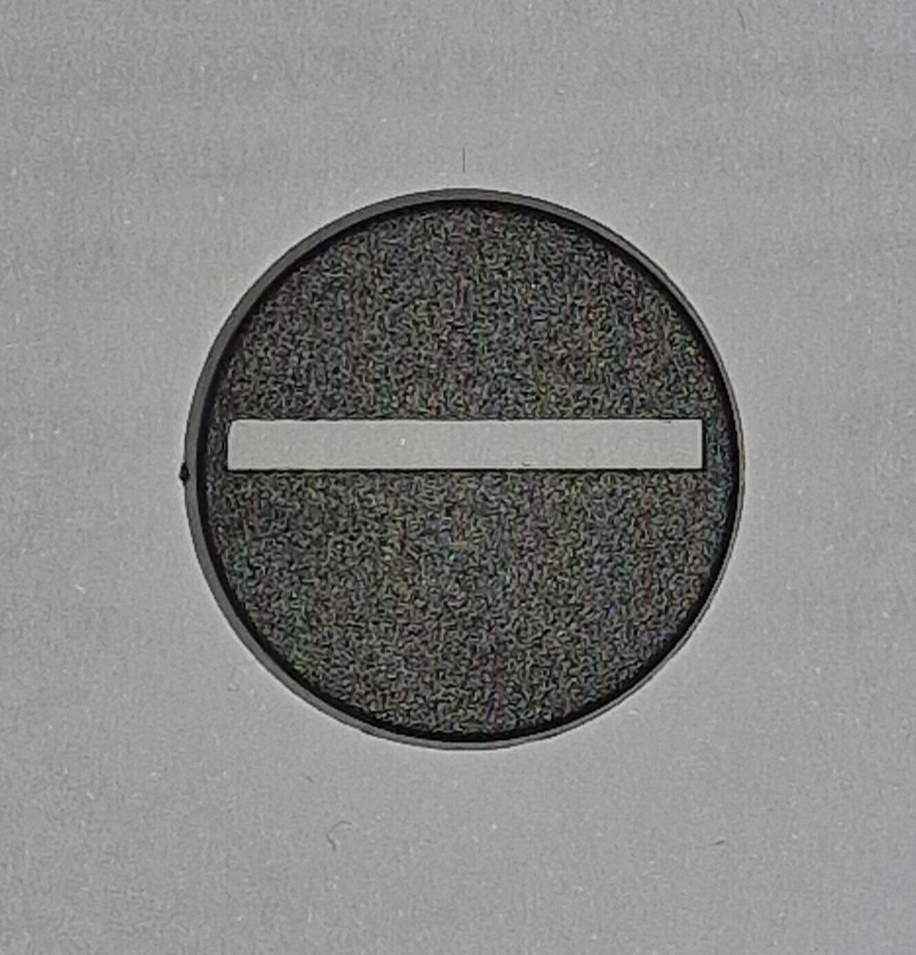 25mm Round Plastic Slotted Base Pack of 20