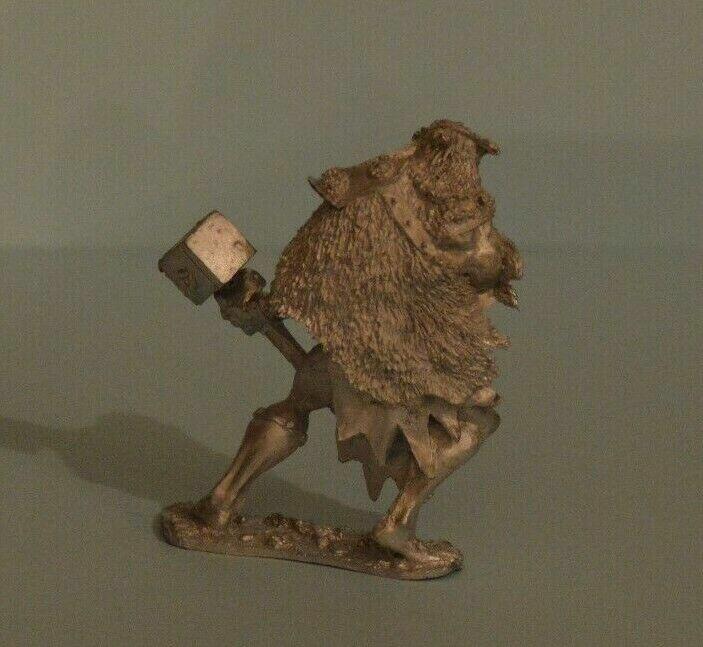 19326 Snow Troll 1 UNPAINTED by Ral Partha