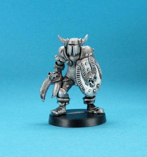 GZ 305 Chaos Knight with claw and optional shield by Ral Partha